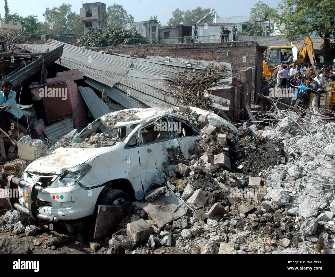 Bhopal slum hi-res stock photography and images - Alamy