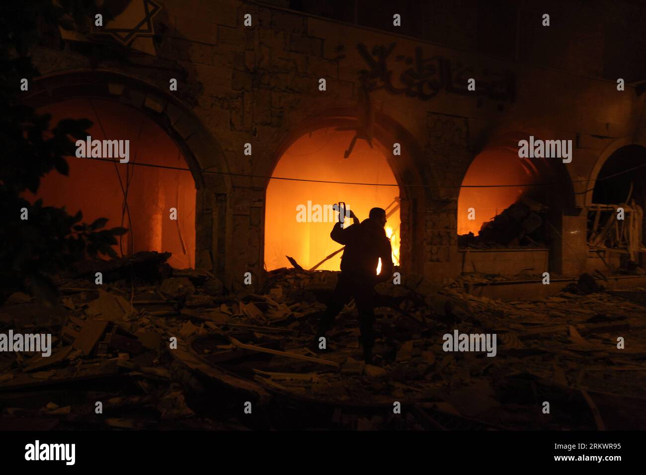 20 firefighters continued hi-res stock photography and images - Alamy
