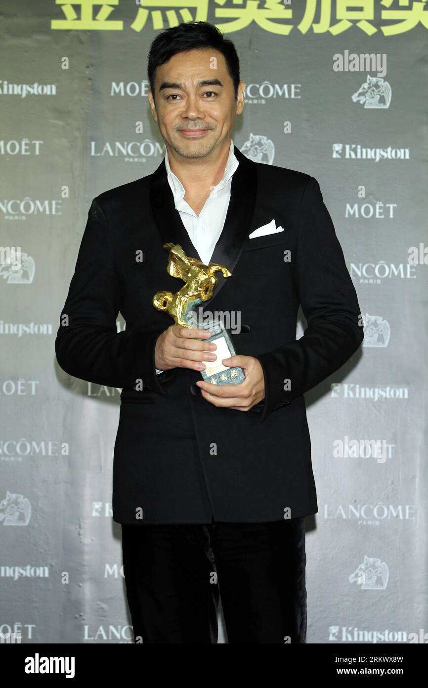 Poses photos hi hi-res stock photography and images - Alamy