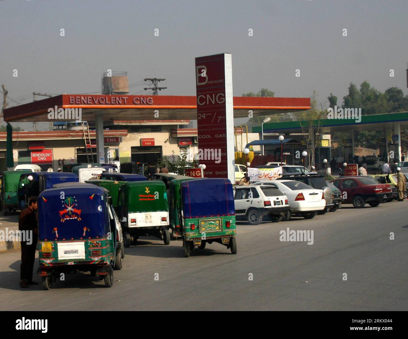 Cng cylinders hi-res stock photography and images - Alamy