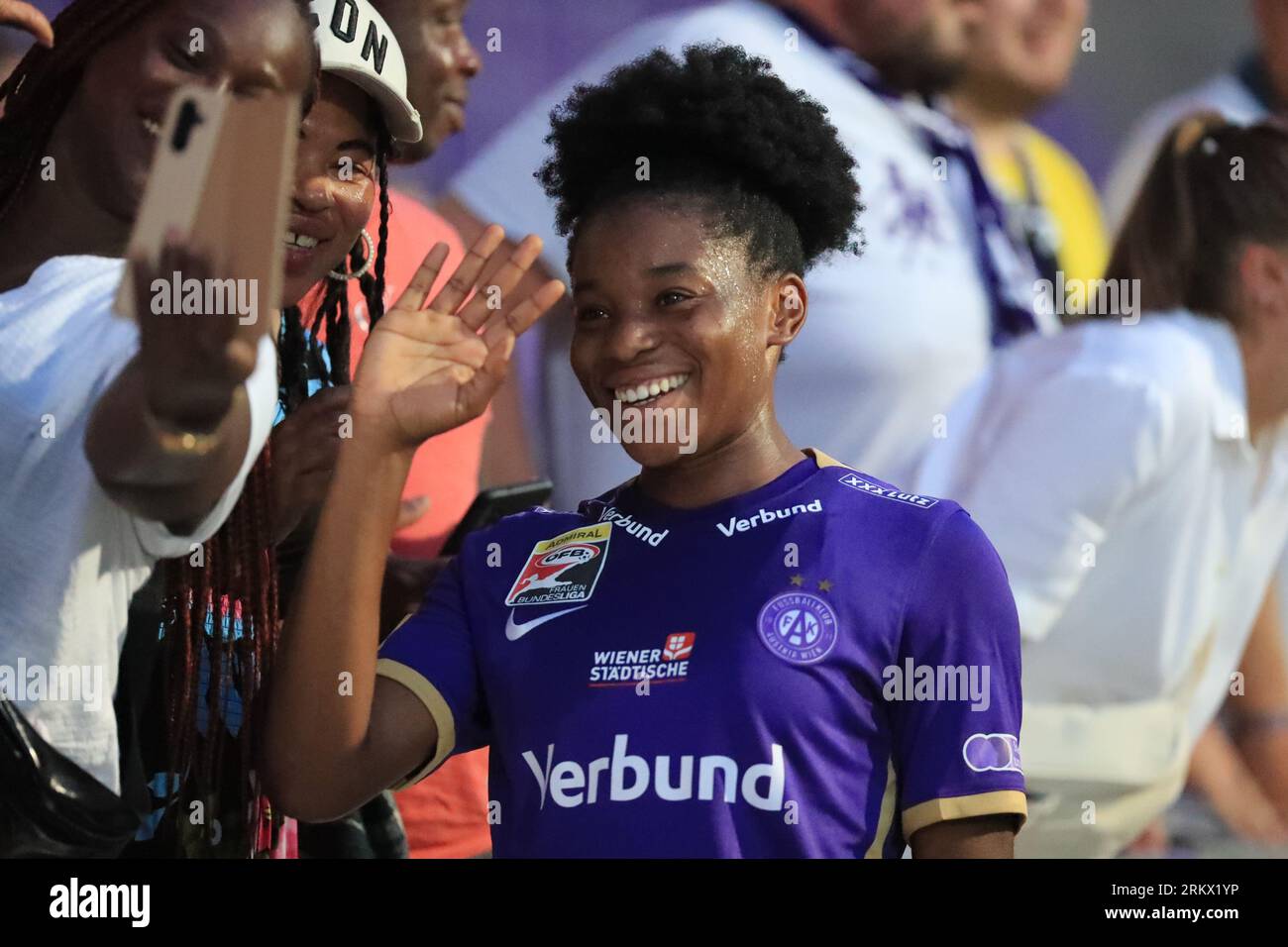 Cynthia Chidiebere Adamu posing for photos after the Admiral Frauen ...
