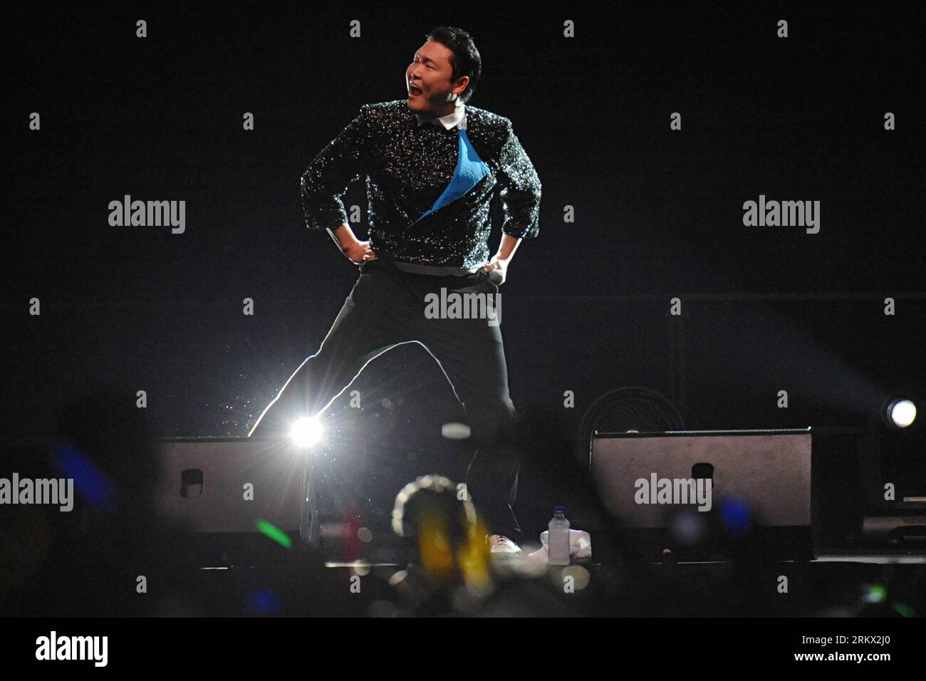 Psy gangnam style dance hi-res stock photography and images - Alamy