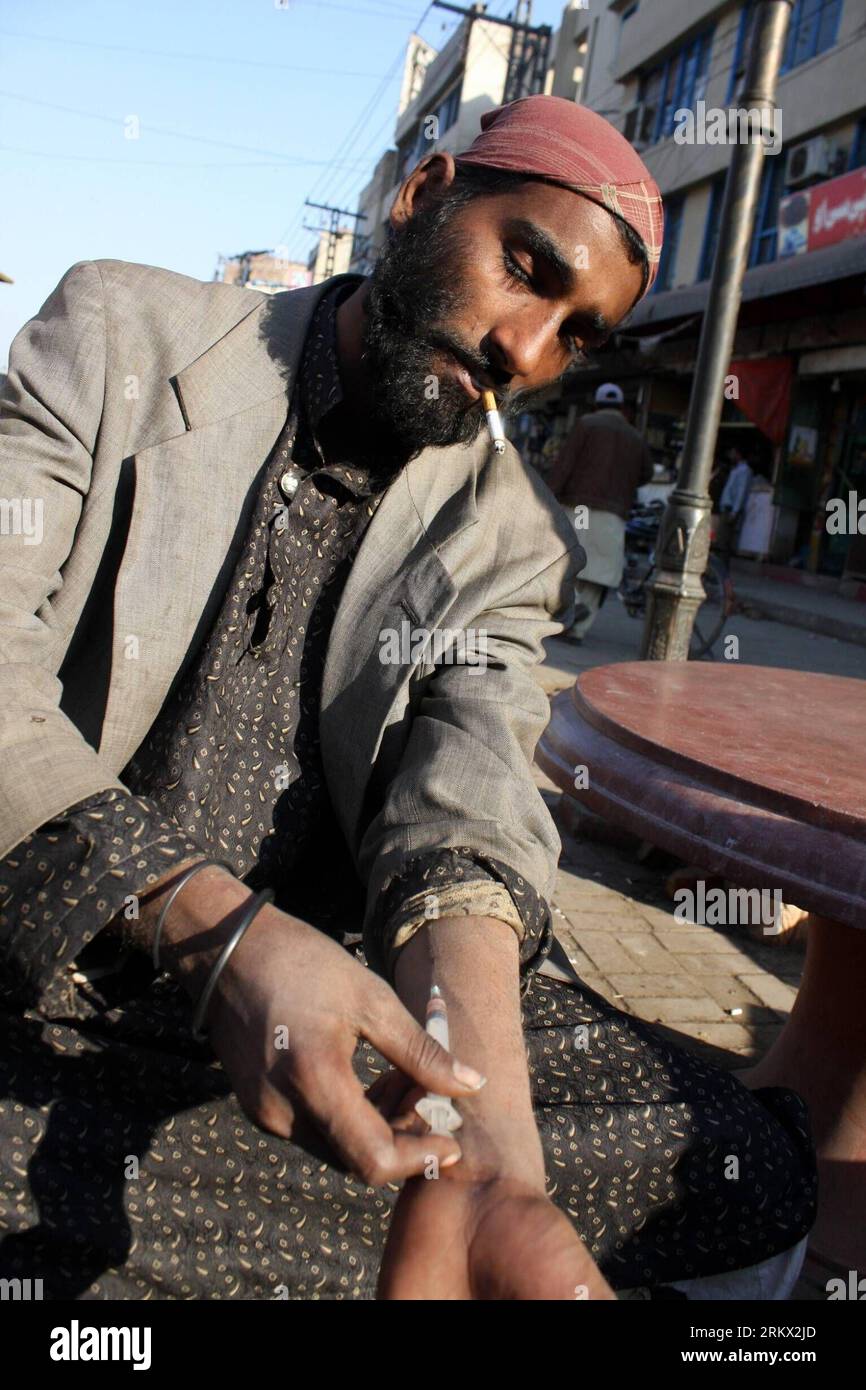Pakistan lahore aids hi-res stock photography and images - Alamy