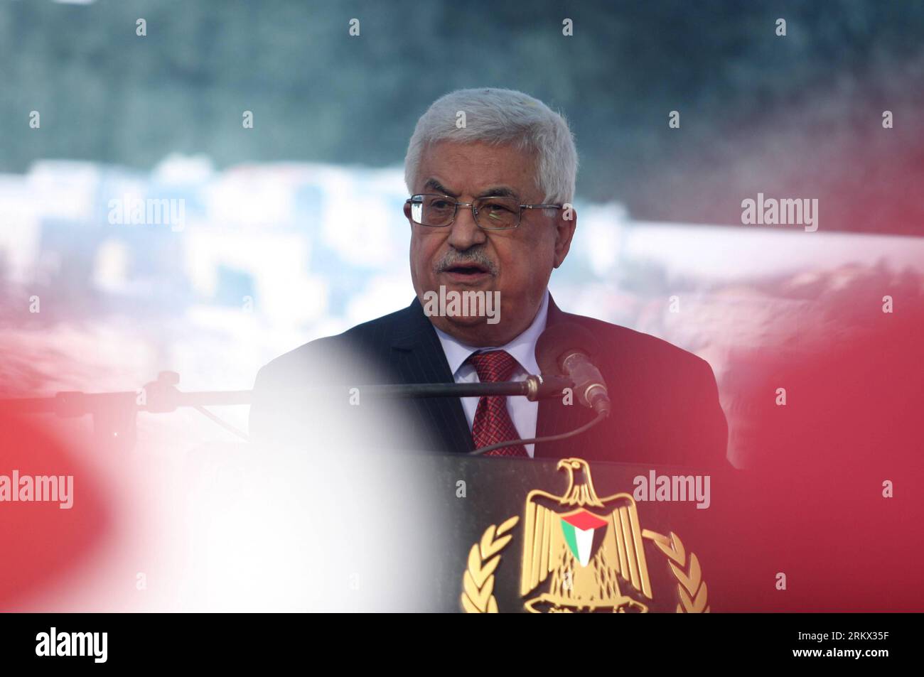 President abbas crowd hi-res stock photography and images - Alamy