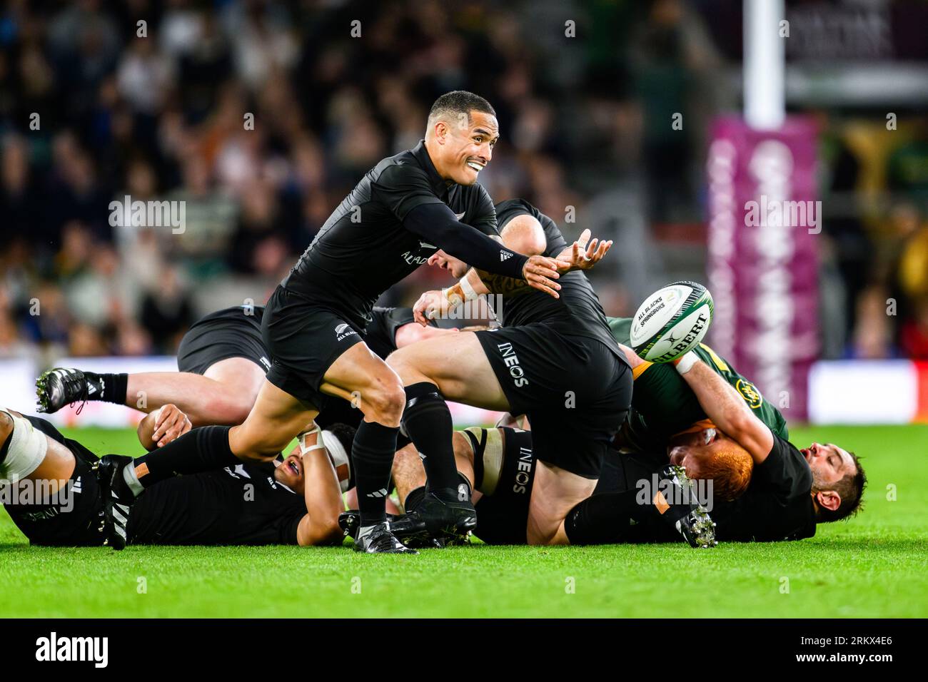 LONDON, UNITED KINGDOM. 25st, Aug 23. Aaron Smith of All Blacks (centre ...