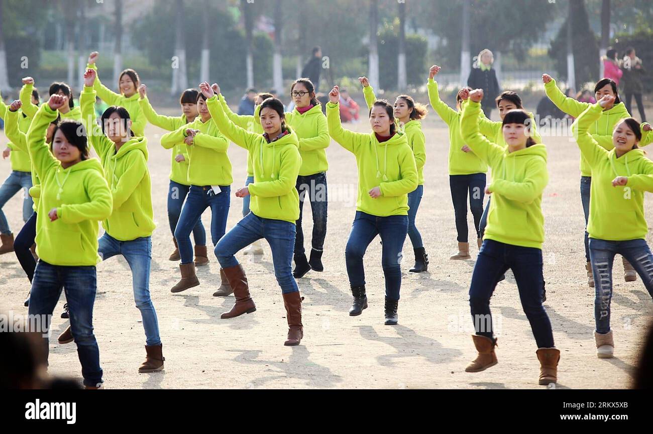 Psy gangnam style dancing hi-res stock photography and images - Alamy