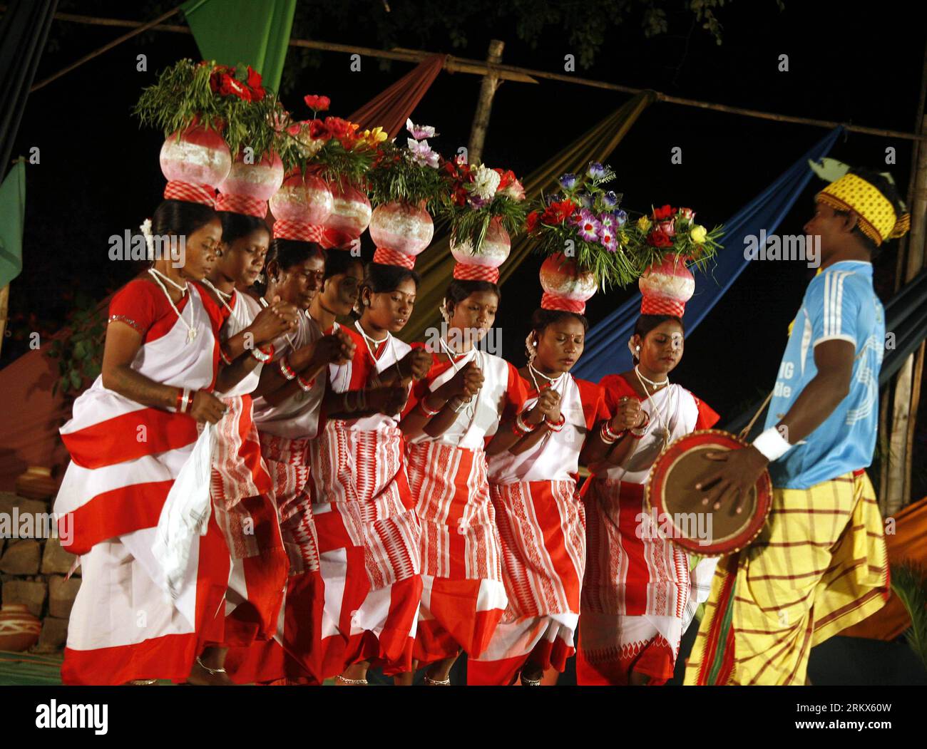 Santhal tribal hi-res stock photography and images - Alamy