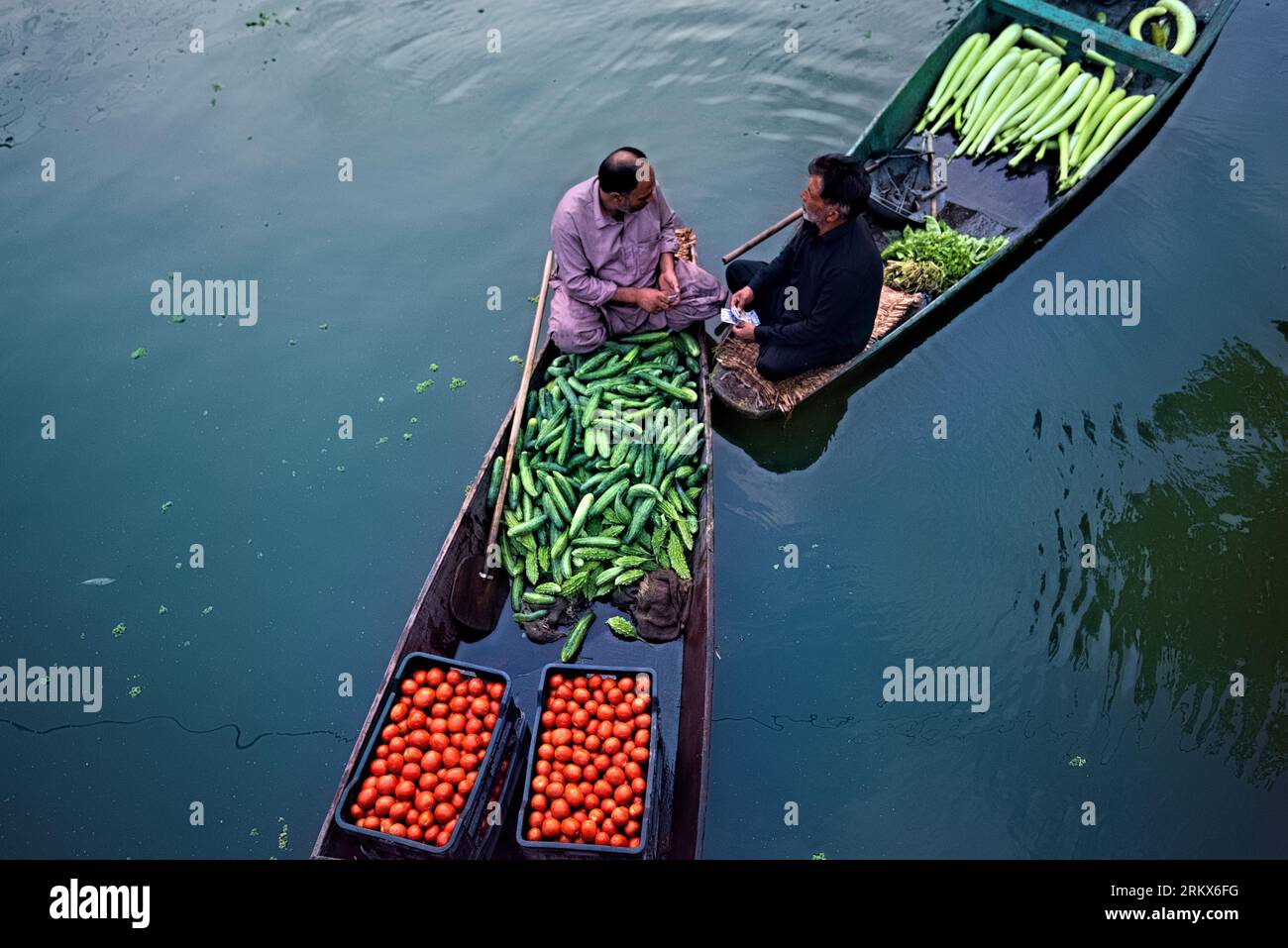 Floating vegetable market, Dal Lake, Srinagar, Kashmir, India Stock ...
