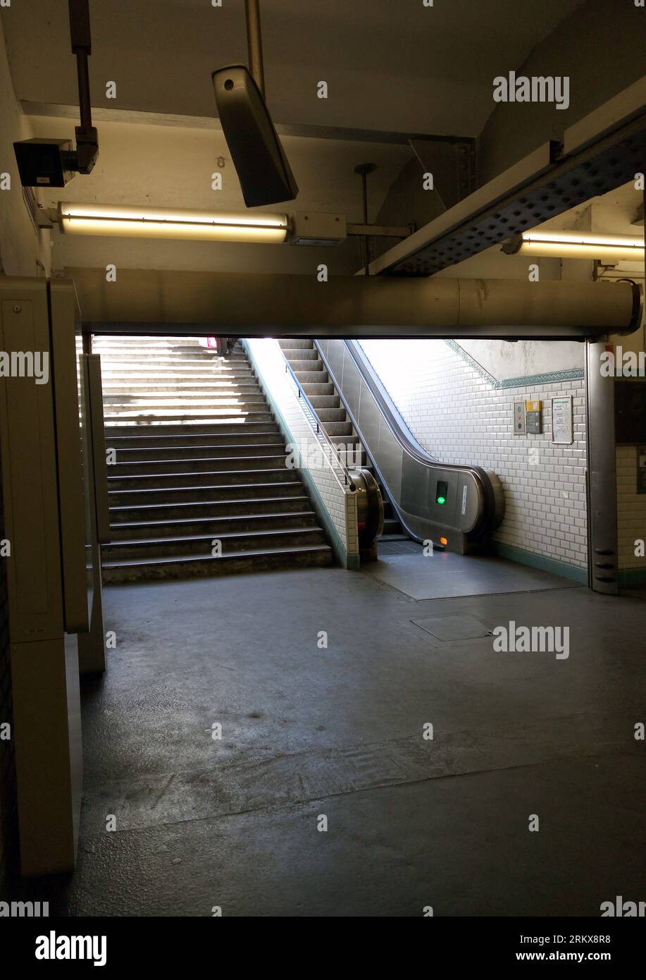 Entrance to Paris subway, European metropolitain Stock Photo - Alamy