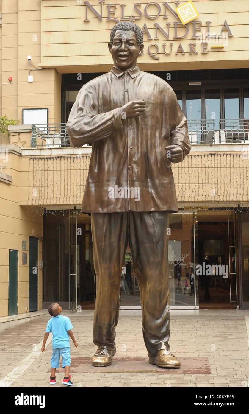 Nelson mandela denkmal hi-res stock photography and images - Alamy