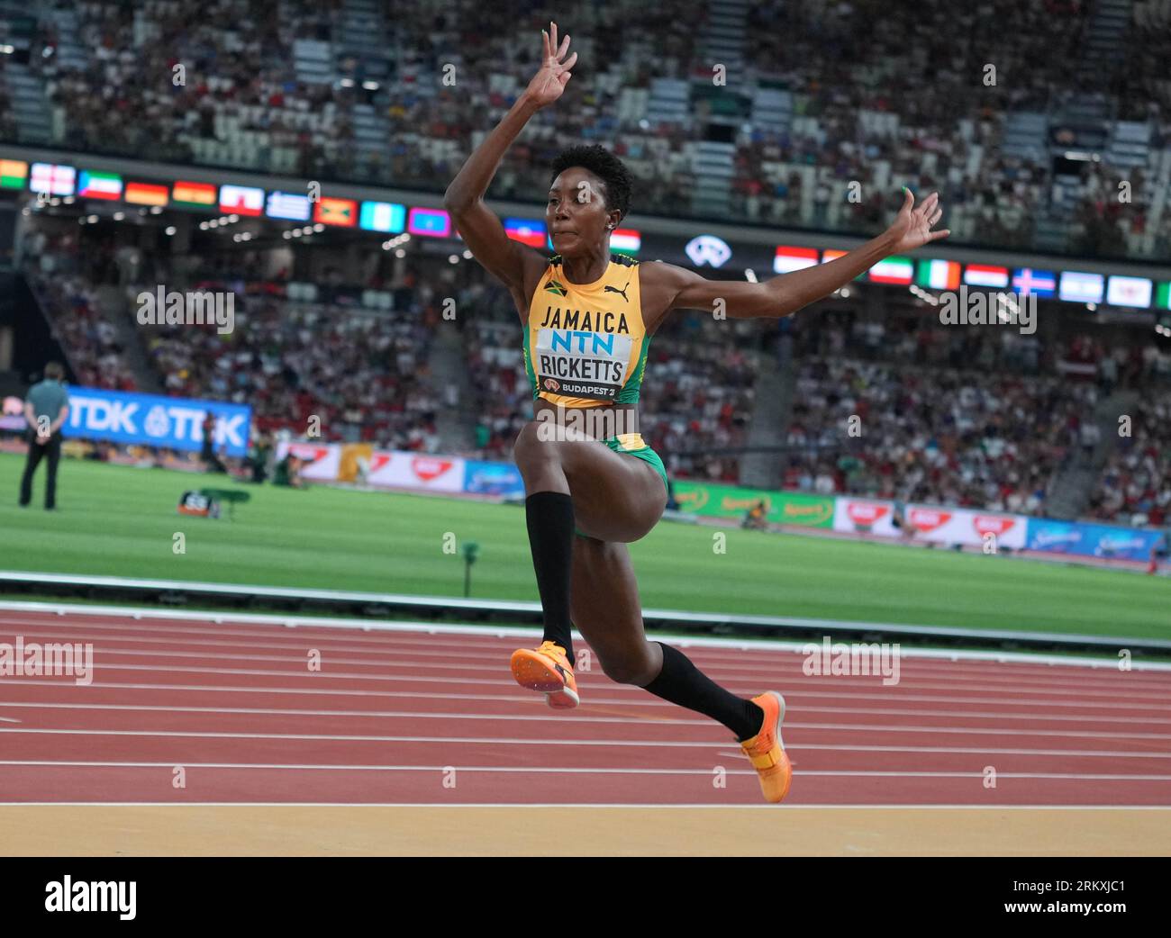 Shanieka ricketts triple jump hi-res stock photography and images - Alamy