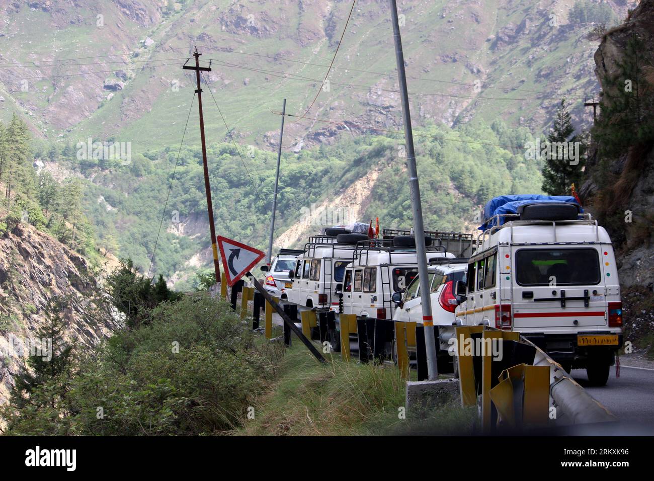 traffic of Indian Mountain Roads, tourism vehicles on mountain valley ...