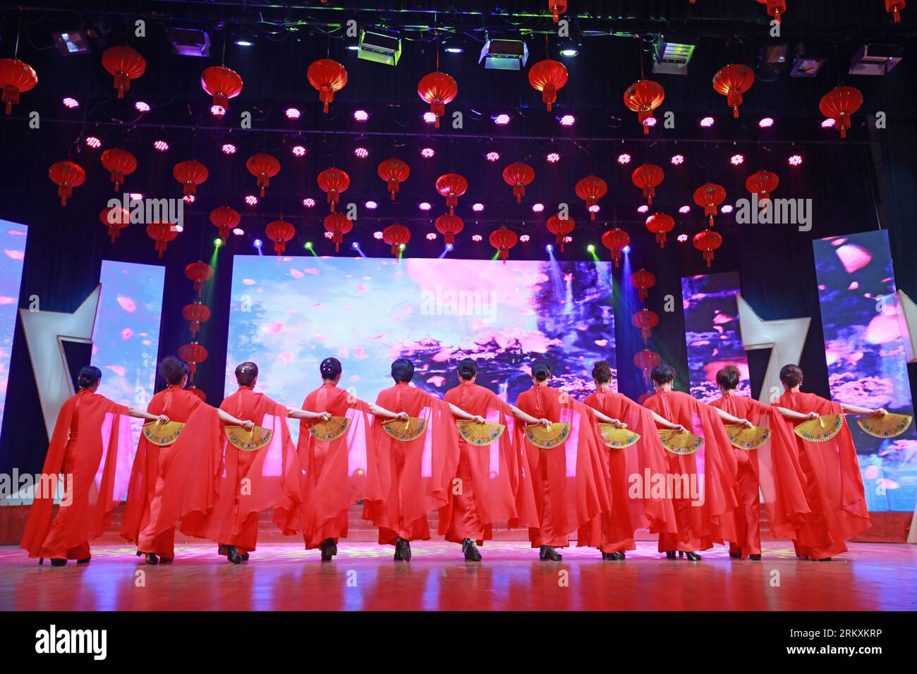Cheongsam catwalk hi-res stock photography and images - Alamy