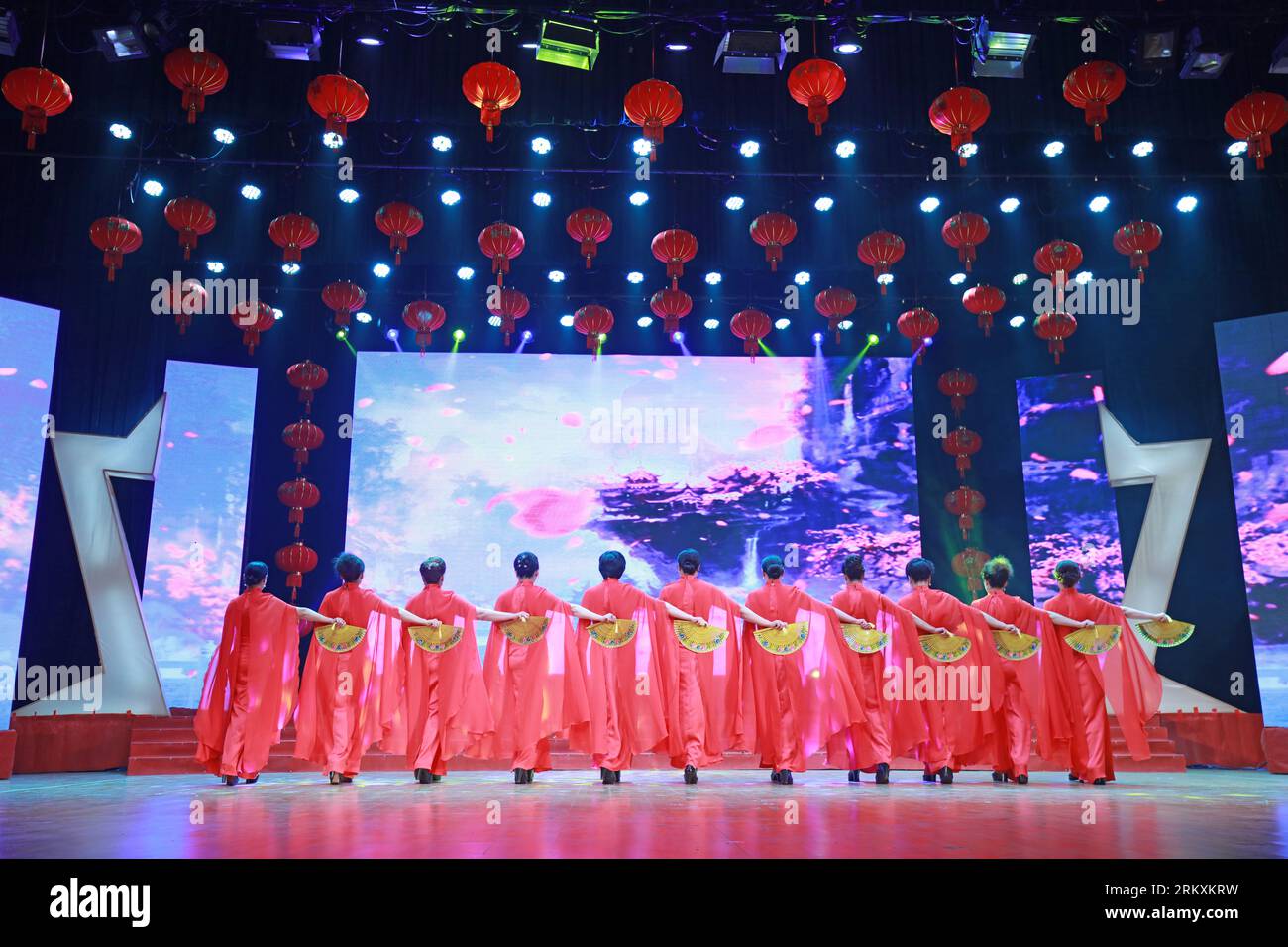 Cheongsam catwalk hi-res stock photography and images - Alamy