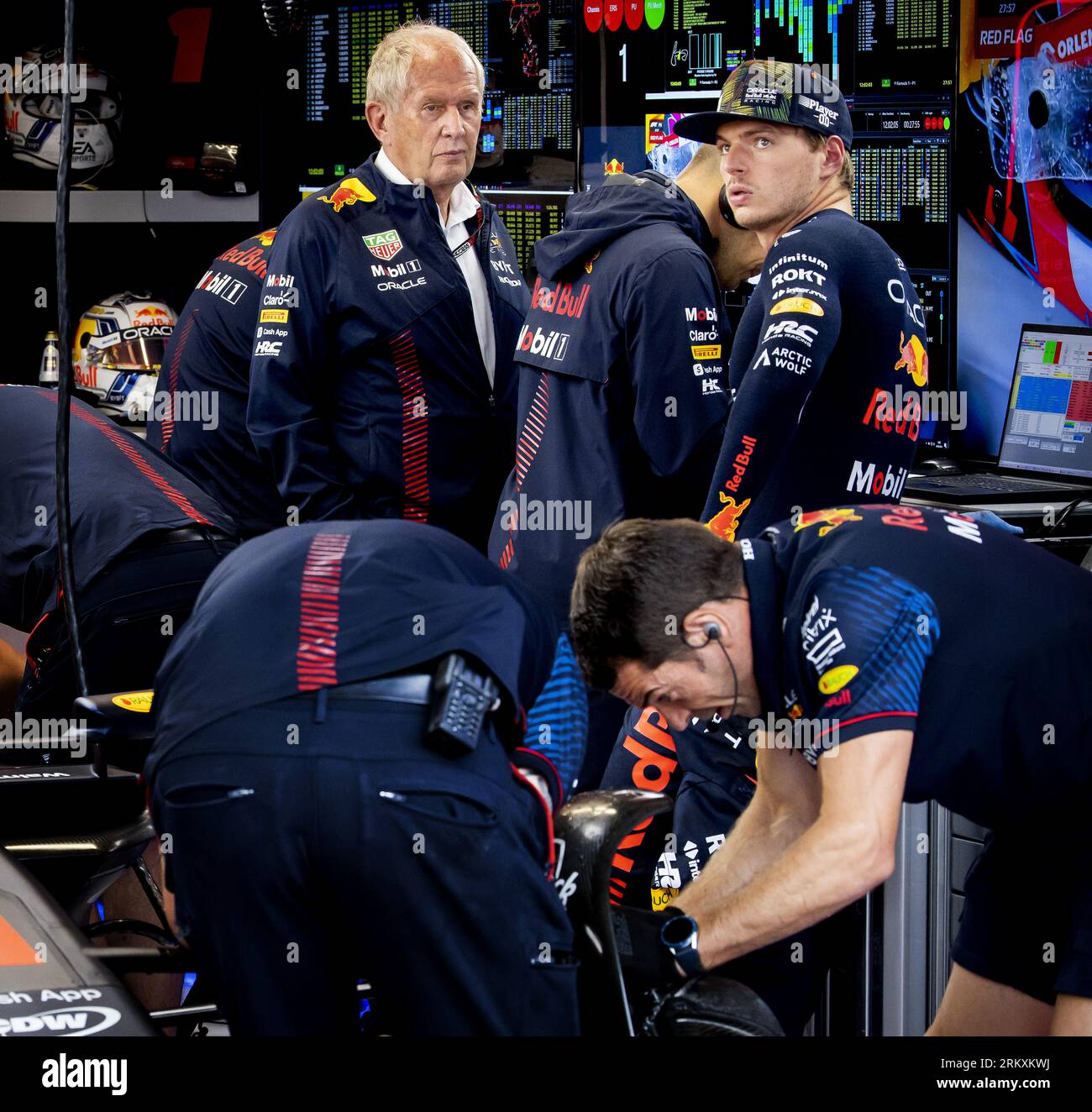 ZANDVOORT - Helmut Marko and Max Verstappen (Red Bull Racing) during ...