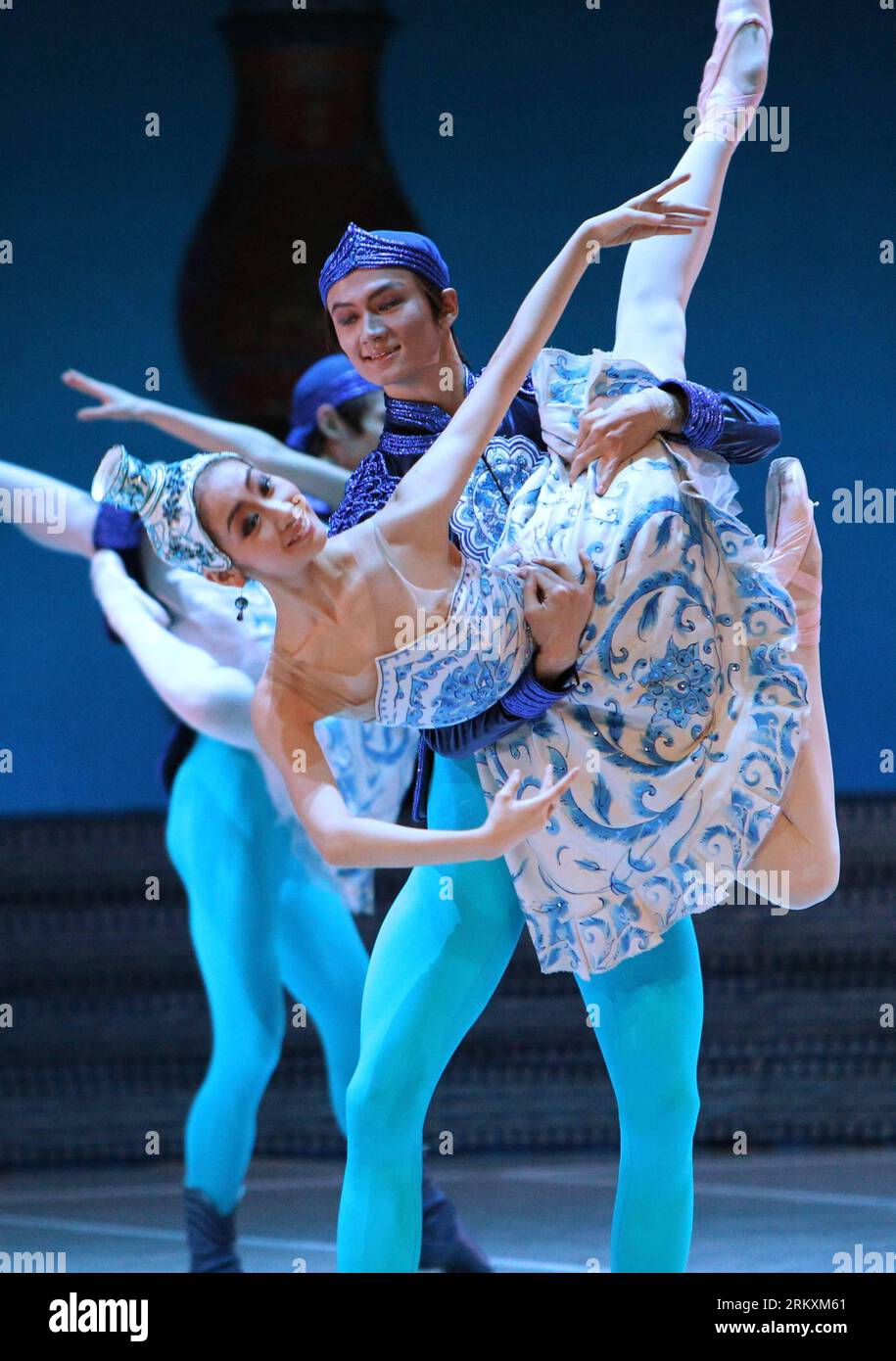 Body languages hi-res stock photography and images - Alamy