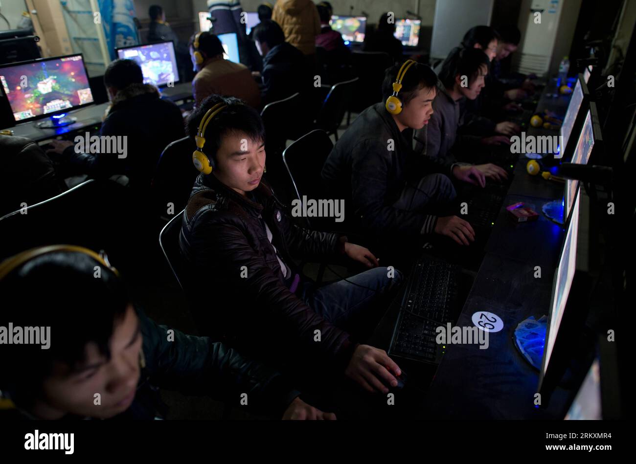 China cyber cafe hi-res stock photography and images - Alamy