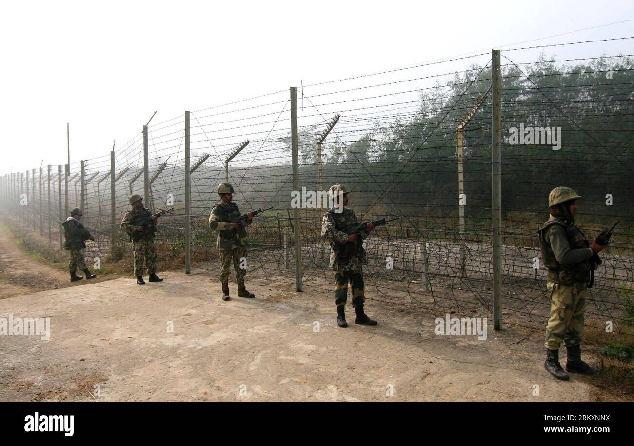 Border security force bsf troopers hi-res stock photography and images ...