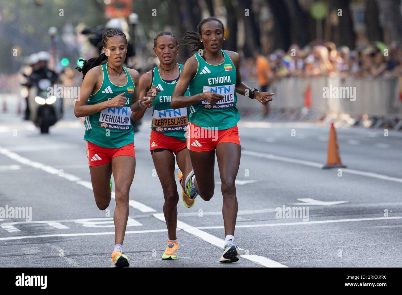 Budapest, Hungary. 26th Aug, 2023. Amane Beriso Shankule (R) of ...
