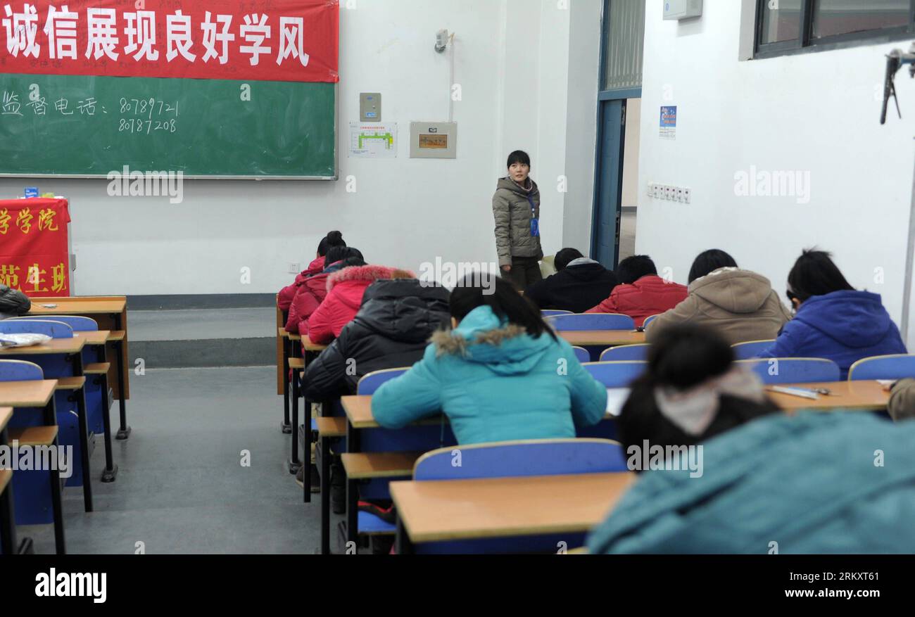 Distributing papers hi-res stock photography and images - Alamy