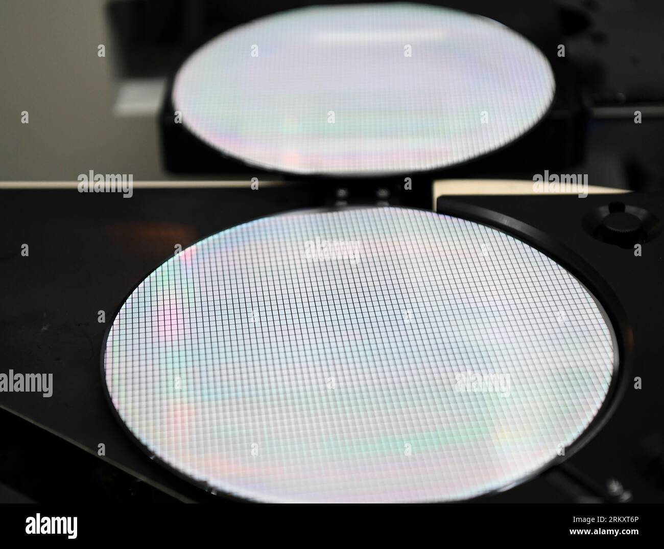 Semiconductor wafer hi-res stock photography and images - Alamy