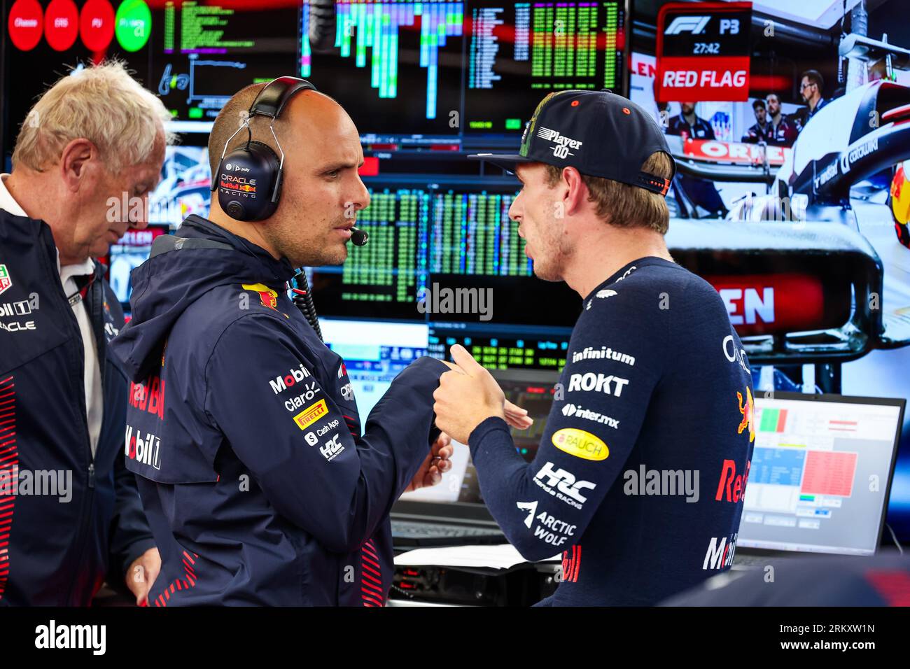 LAMBIASE Gianpiero, Race Engineer of Max Verstappen, VERSTAPPEN Max (ned), Red Bull Racing RB19 ...