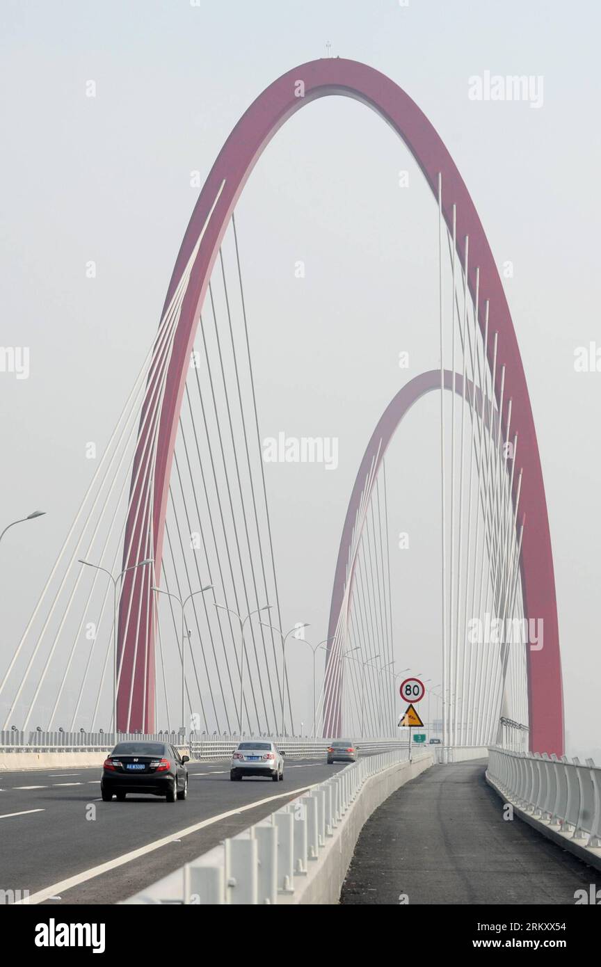 Double span bridges hi-res stock photography and images - Alamy