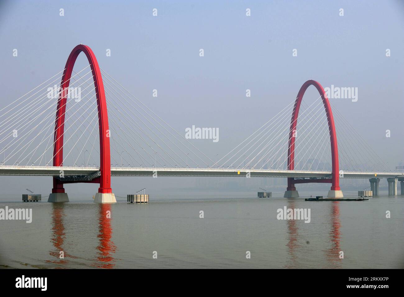Double span bridges hi-res stock photography and images - Alamy