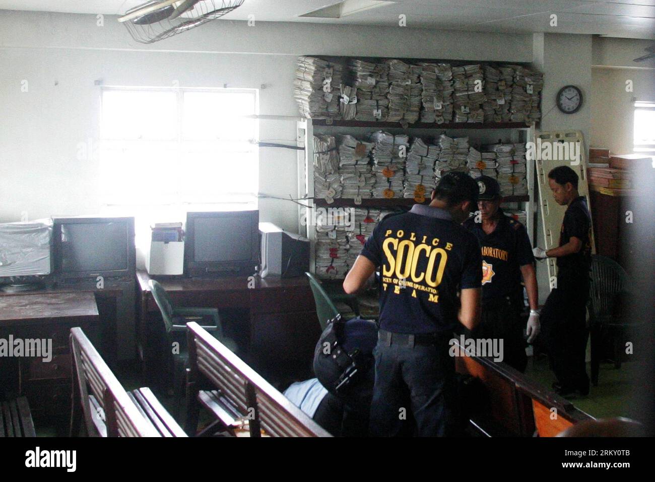 Two operatives hi-res stock photography and images - Alamy