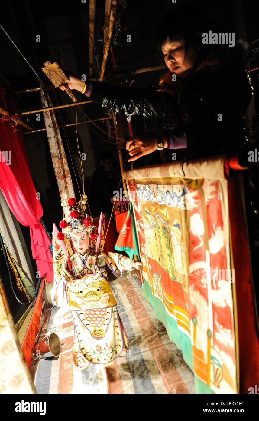 Manipulates puppets hi-res stock photography and images - Alamy