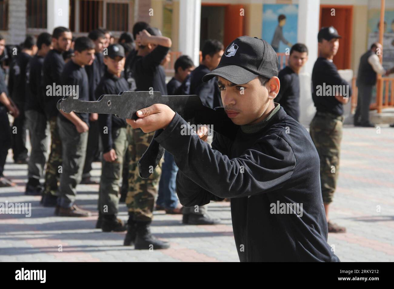 Paramilitar hi-res stock photography and images - Alamy