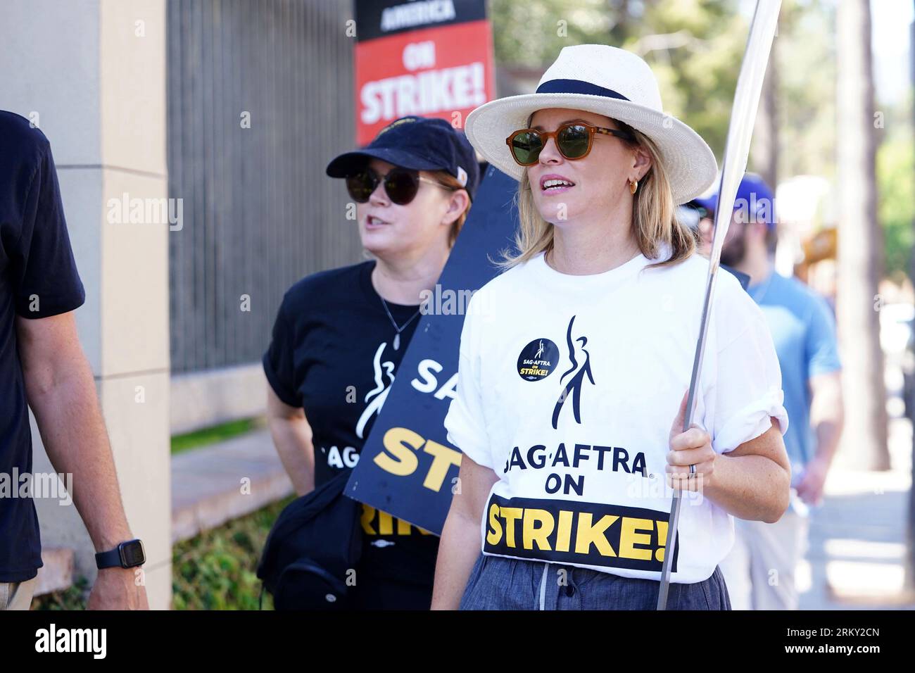 Photo by: gotpap/STAR MAX/IPx 2023 8/25/23 Elizabeth Banks and Amy ...