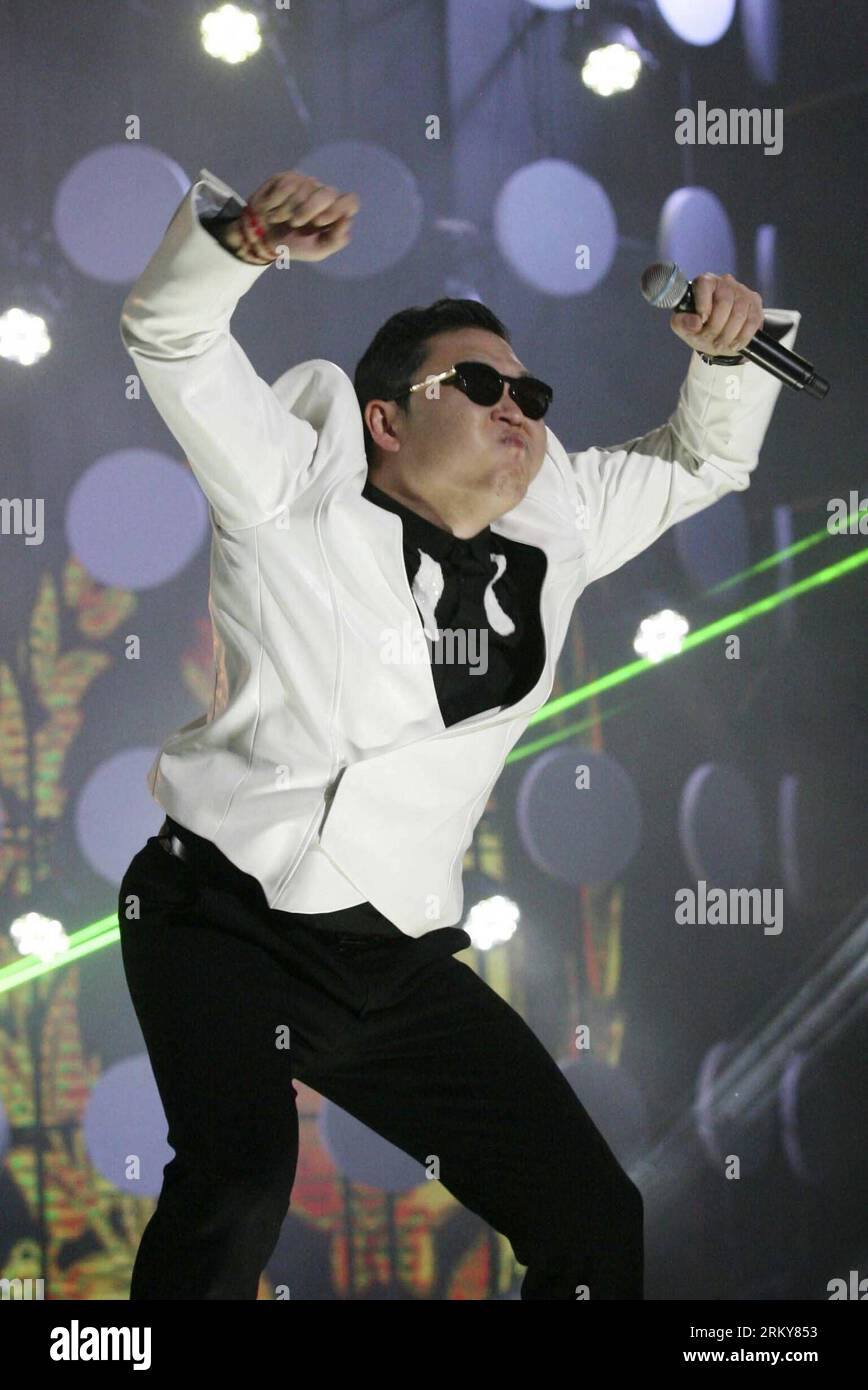 Psy gangnam concert hi-res stock photography and images - Alamy