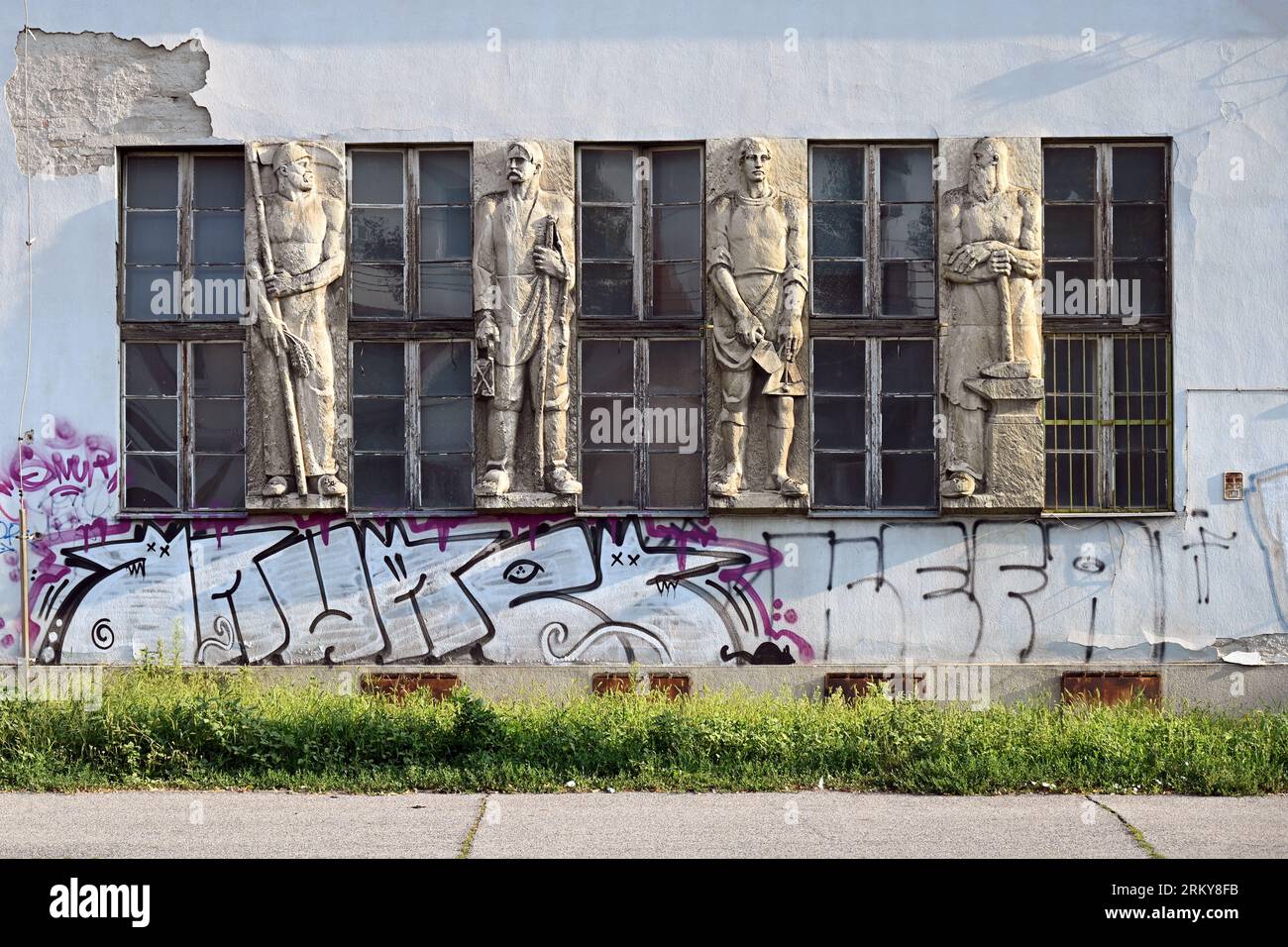 Bratislava statues contemporary art hi-res stock photography and images ...