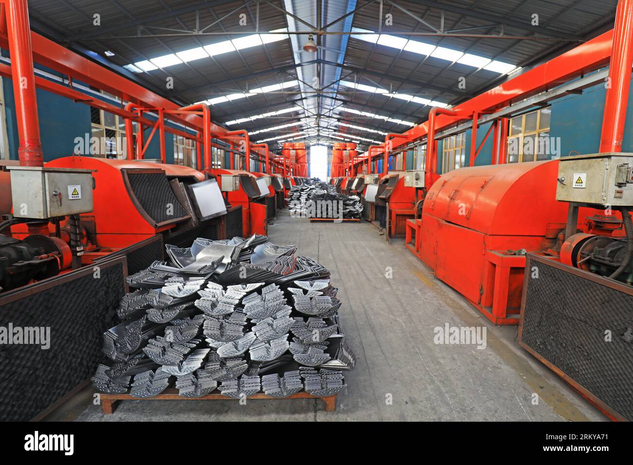 production line of steel spade polishing, LUANNAN COUNTY, Hebei ...
