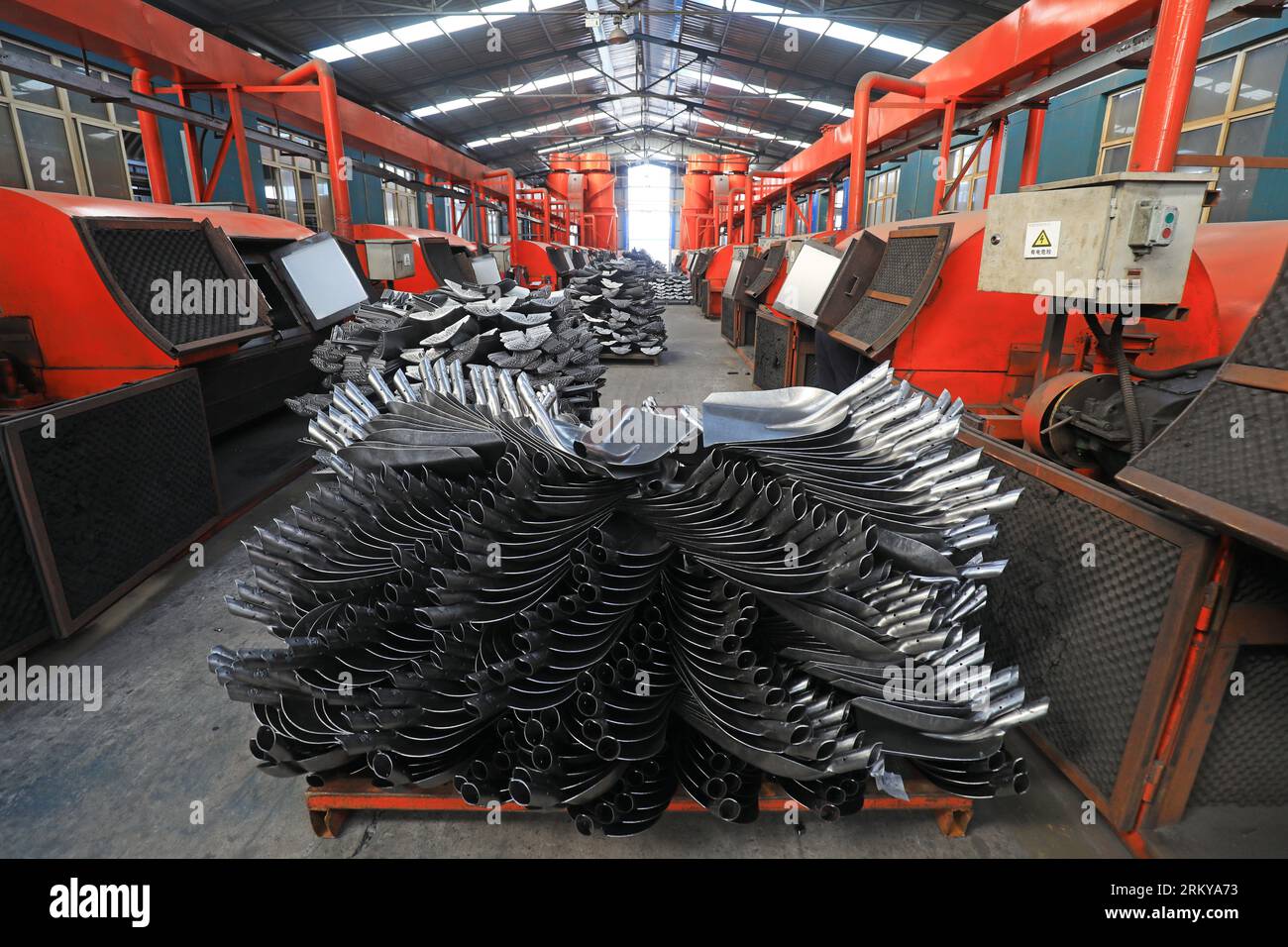 production line of steel spade polishing, LUANNAN COUNTY, Hebei ...