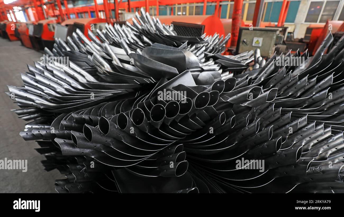 production line of steel spade polishing, LUANNAN COUNTY, Hebei ...