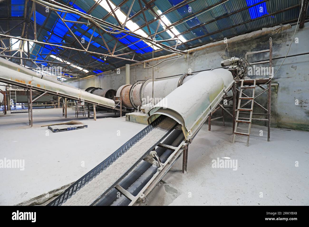 Compound fertilizer production line in a factory, China Stock Photo - Alamy