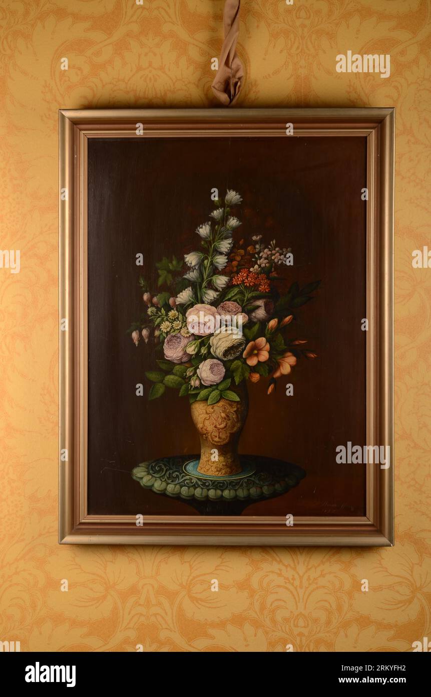 Vaas met bloemen hi-res stock photography and images - Alamy