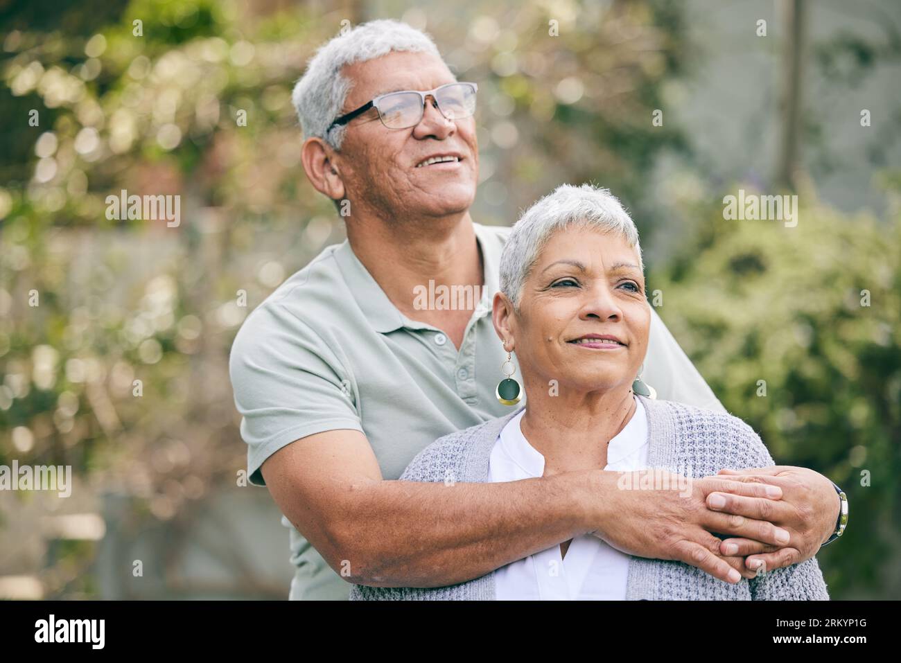 Elderly woman hands hugging tree hi-res stock photography and images ...