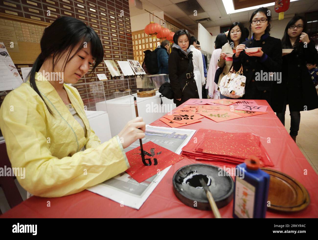 Chinese calligraphy demo hi-res stock photography and images - Alamy