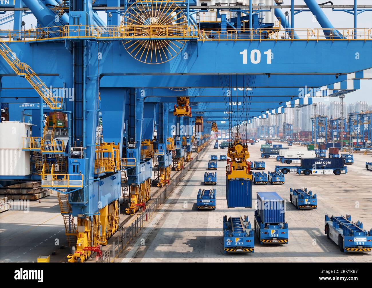 Automated guided vehicles goods hi-res stock photography and images - Alamy