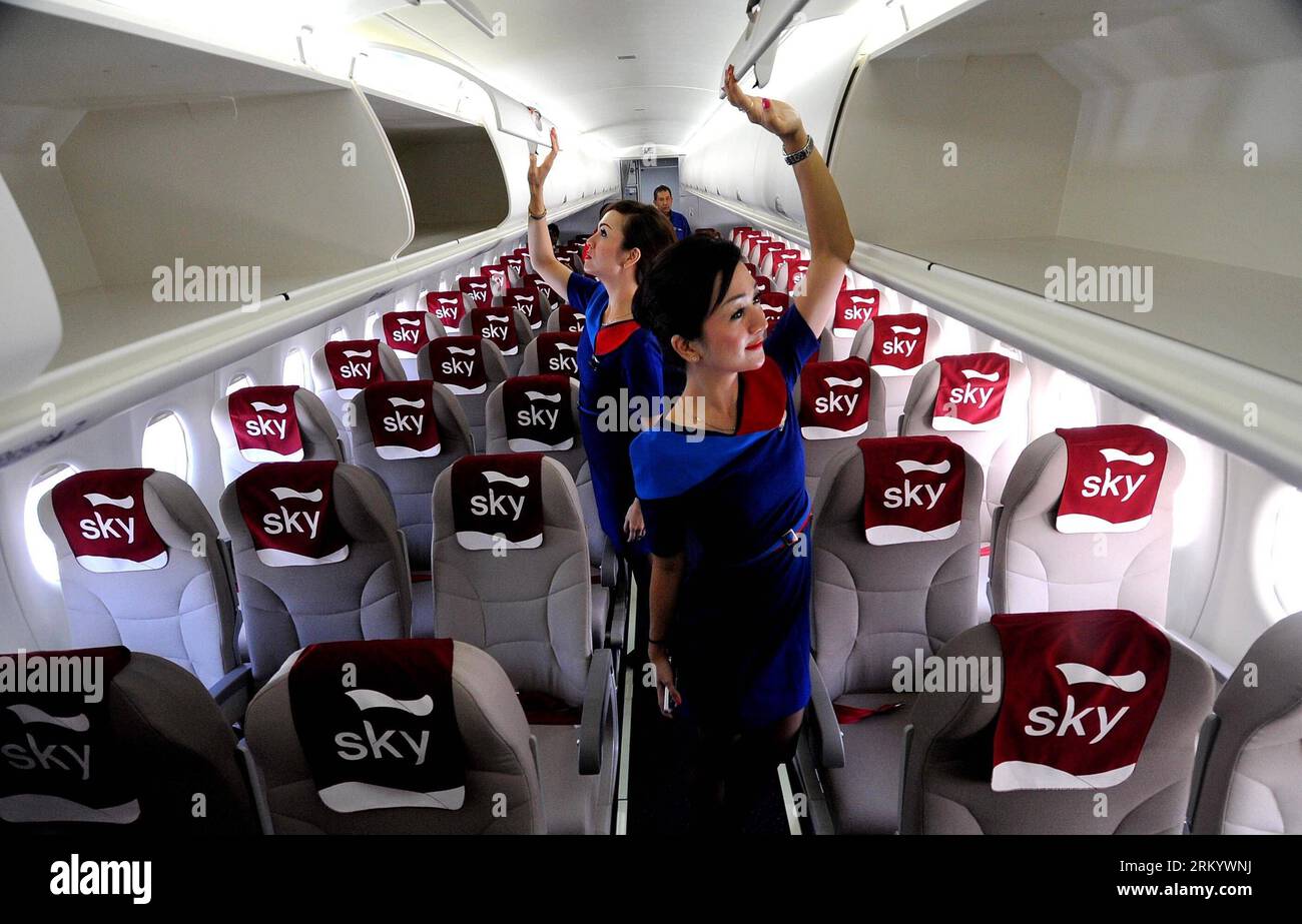 Sukhoi ssj100 hi-res stock photography and images - Alamy