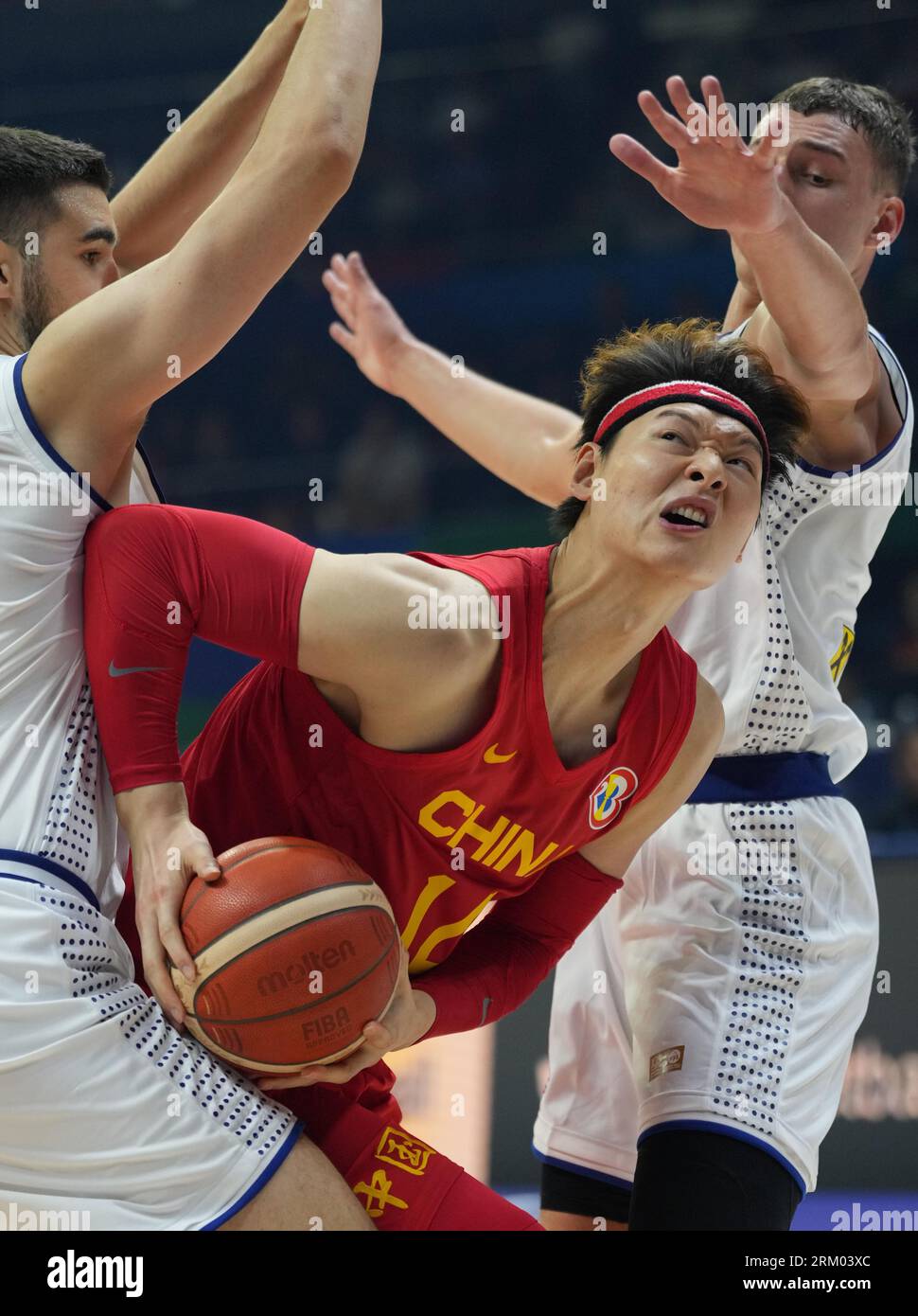Manila, Philippines. 26th Aug, 2023. Wang Zhelin (C) of China breaks ...