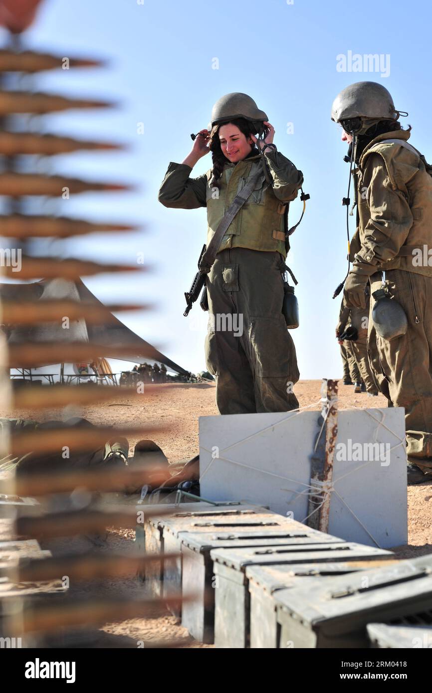 Idf female soldier israel hi-res stock photography and images - Alamy