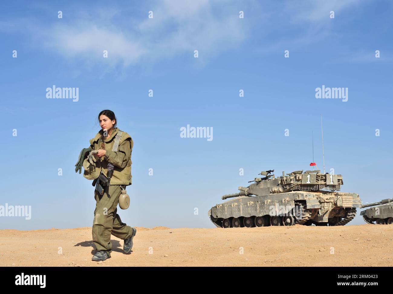 Idf female soldier israel hi-res stock photography and images - Alamy