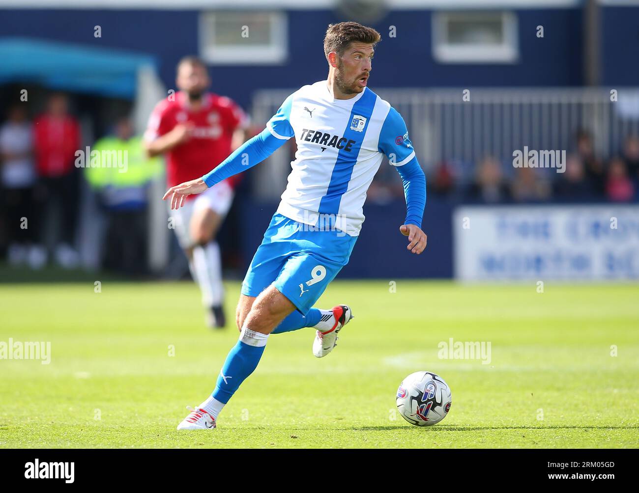 Barrow vs wrexham hi-res stock photography and images - Alamy