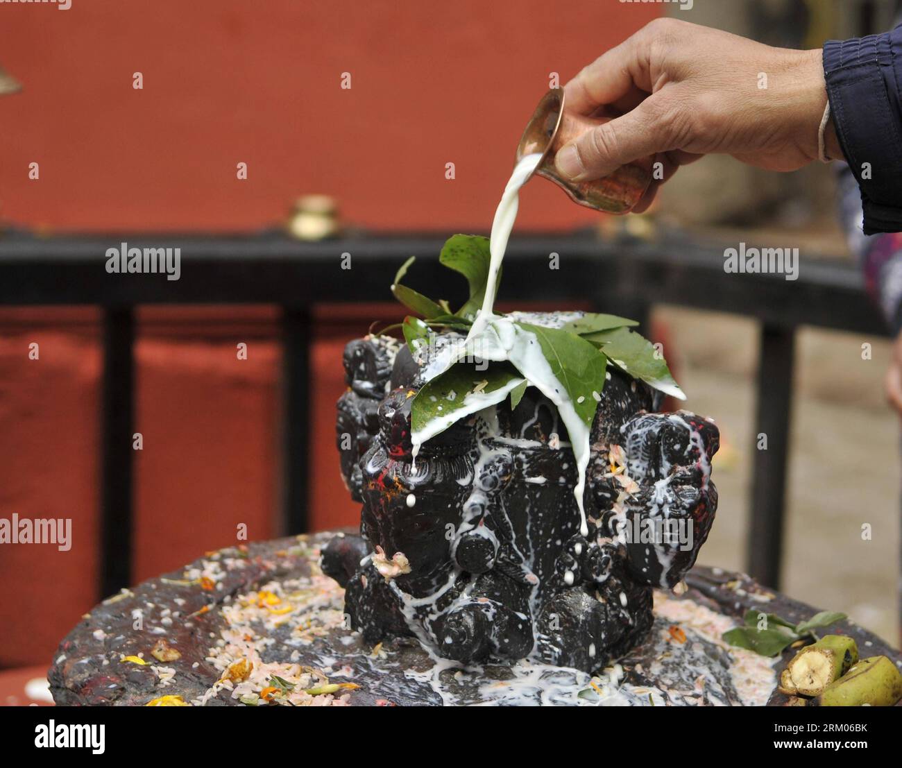 Shiva milk offering hi-res stock photography and images - Alamy