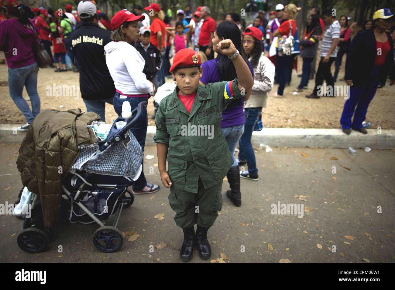 Hugo chavez uniform hi-res stock photography and images - Alamy