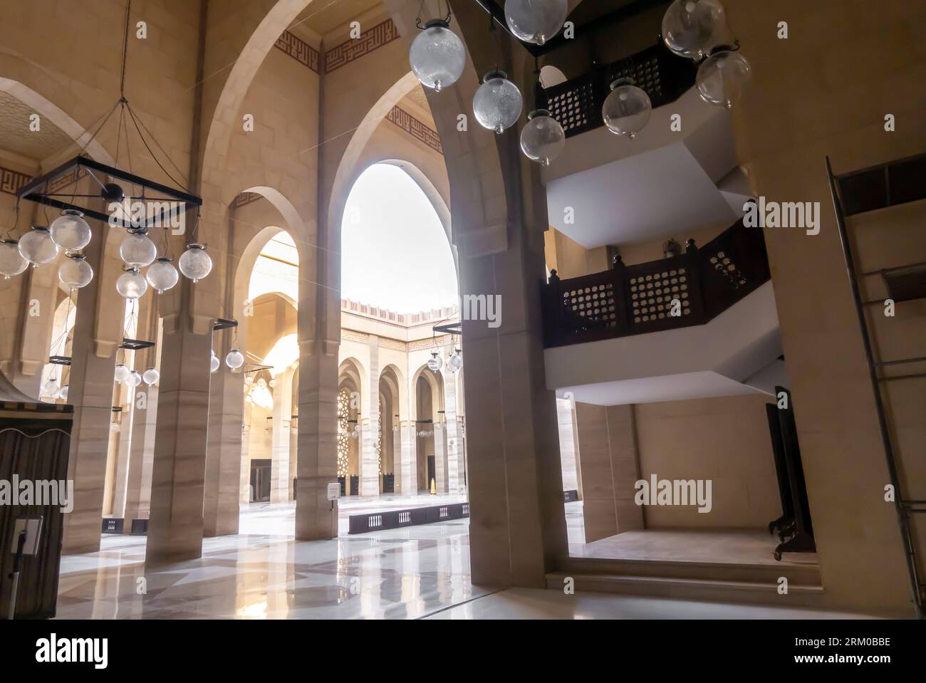 Al Fateh Grand Mosque Bahrain interior Stock Photo - Alamy